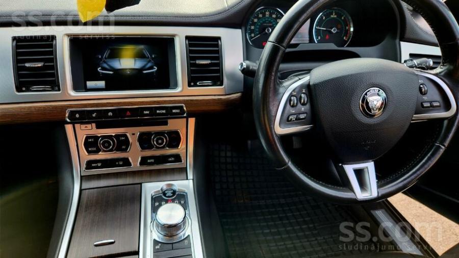 Black Jaguar XF 2015 in Jelgava, with an engine capacity of 2.20 L and mileage of 170 thousand km for 3800 €, photo 12 on AUTOMOTO.COM.LV