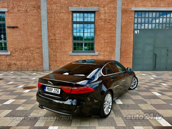 Black Jaguar XF 2016 in Tallinn, with an engine capacity of 2.00 L and mileage of 123 thousand km for 11999 €, photo 2 on AUTOMOTO.COM.LV