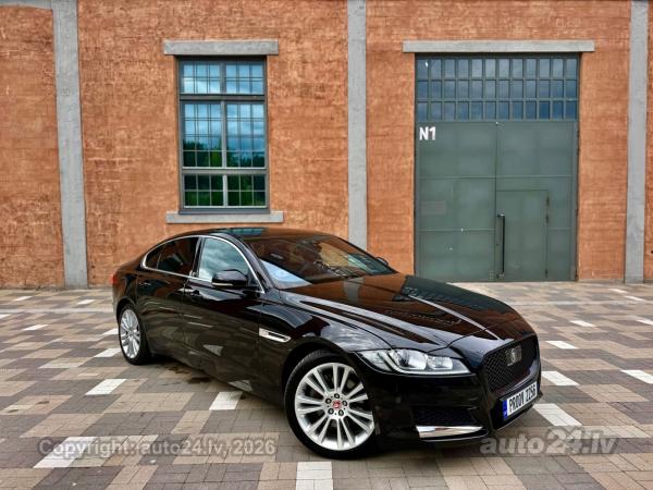Black Jaguar XF 2016 in Tallinn, with an engine capacity of 2.00 L and mileage of 123 thousand km for 11999 €, photo 3 on AUTOMOTO.COM.LV