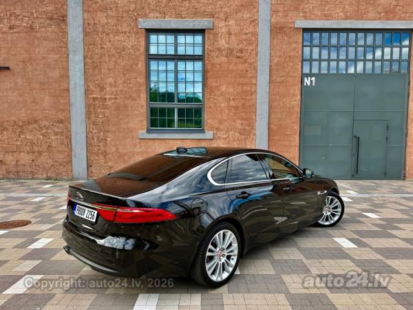 Black Jaguar XF 2016 in Tallinn, with an engine capacity of 2.00 L and mileage of 123 thousand km for 11999 €, photo 4 on AUTOMOTO.COM.LV