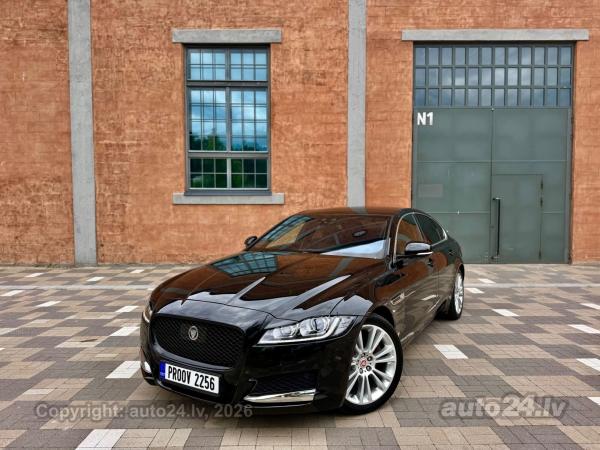 Black Jaguar XF 2016 in Tallinn, with an engine capacity of 2.00 L and mileage of 123 thousand km for 11999 €, photo 5 on AUTOMOTO.COM.LV