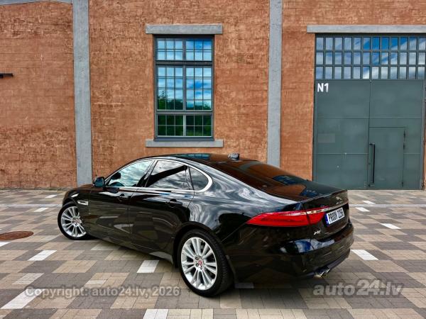 Black Jaguar XF 2016 in Tallinn, with an engine capacity of 2.00 L and mileage of 123 thousand km for 11999 €, photo 8 on AUTOMOTO.COM.LV
