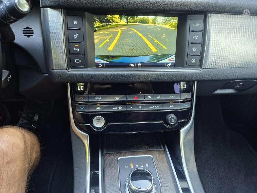 Melns Jaguar XF 2016 Tauragė, ar dzinēja tilpumu 2.00 L un nobraukumu 192 tūkst. km par 9400 €, foto 20 vietnē AUTOMOTO.COM.LV