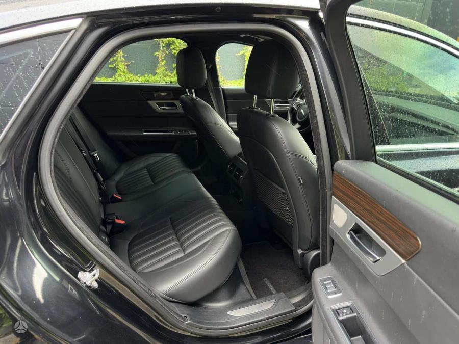 Melns Jaguar XF 2016 Klaipėda, ar dzinēja tilpumu 3.00 L un nobraukumu 274 tūkst. km par 11750 €, foto 15 vietnē AUTOMOTO.COM.LV