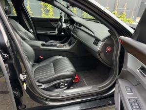 Melns Jaguar XF 2016 Klaipėda, ar dzinēja tilpumu 3.00 L un nobraukumu 274 tūkst. km par 11750 €, foto 16 vietnē AUTOMOTO.COM.LV