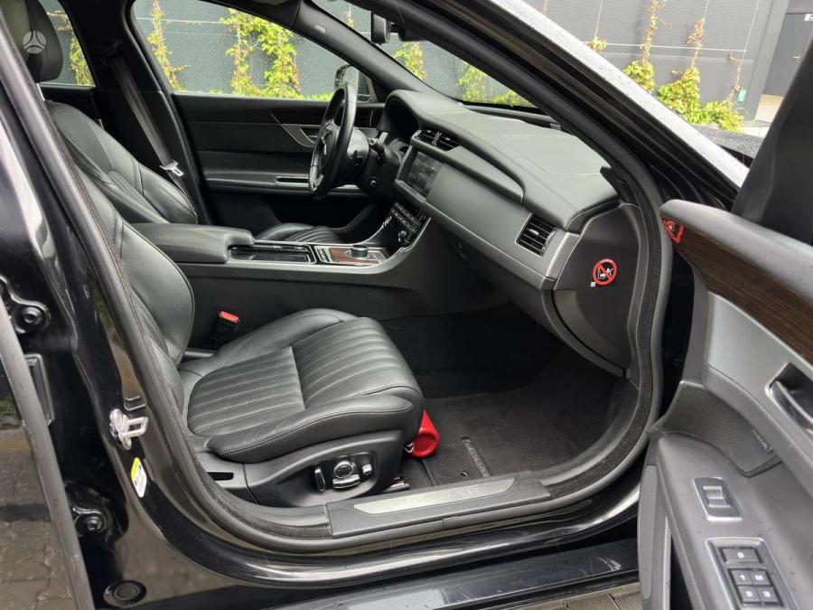 Melns Jaguar XF 2016 Klaipėda, ar dzinēja tilpumu 3.00 L un nobraukumu 274 tūkst. km par 11750 €, foto 16 vietnē AUTOMOTO.COM.LV