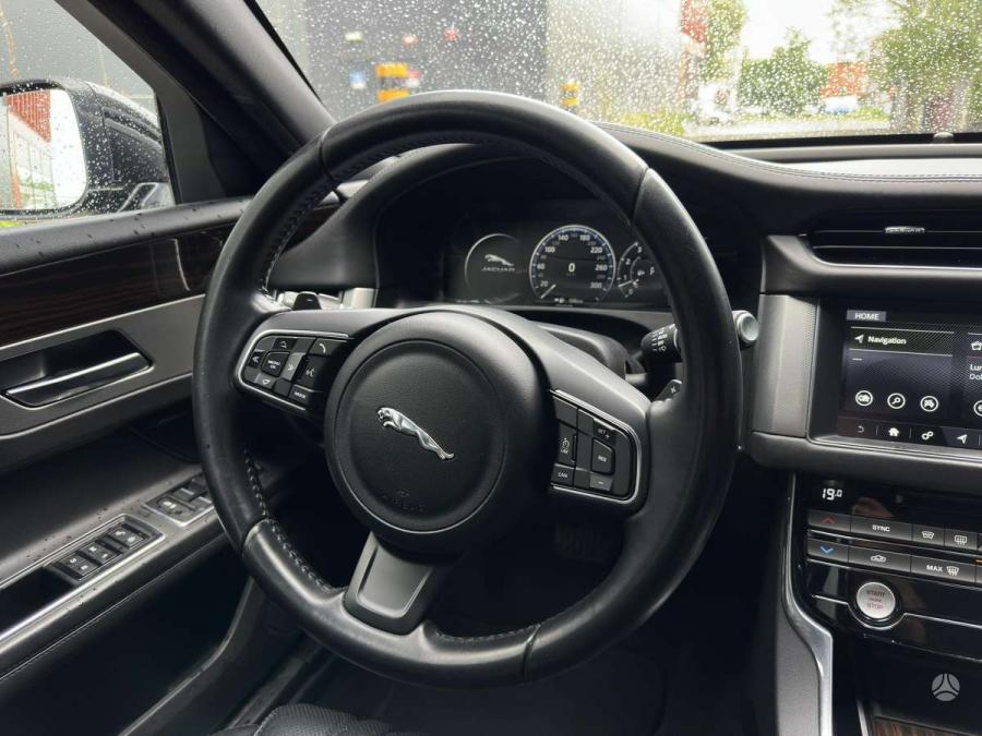 Melns Jaguar XF 2016 Klaipėda, ar dzinēja tilpumu 3.00 L un nobraukumu 274 tūkst. km par 11750 €, foto 19 vietnē AUTOMOTO.COM.LV
