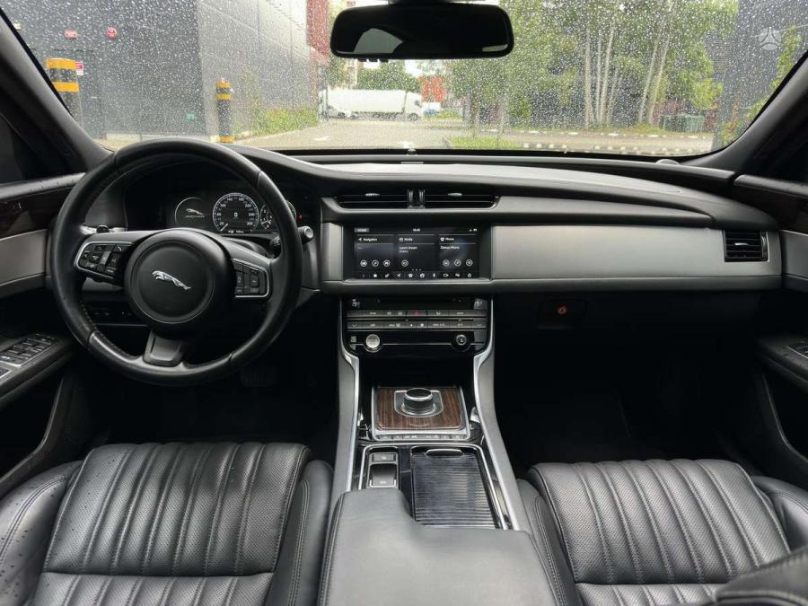 Melns Jaguar XF 2016 Klaipėda, ar dzinēja tilpumu 3.00 L un nobraukumu 274 tūkst. km par 11750 €, foto 22 vietnē AUTOMOTO.COM.LV