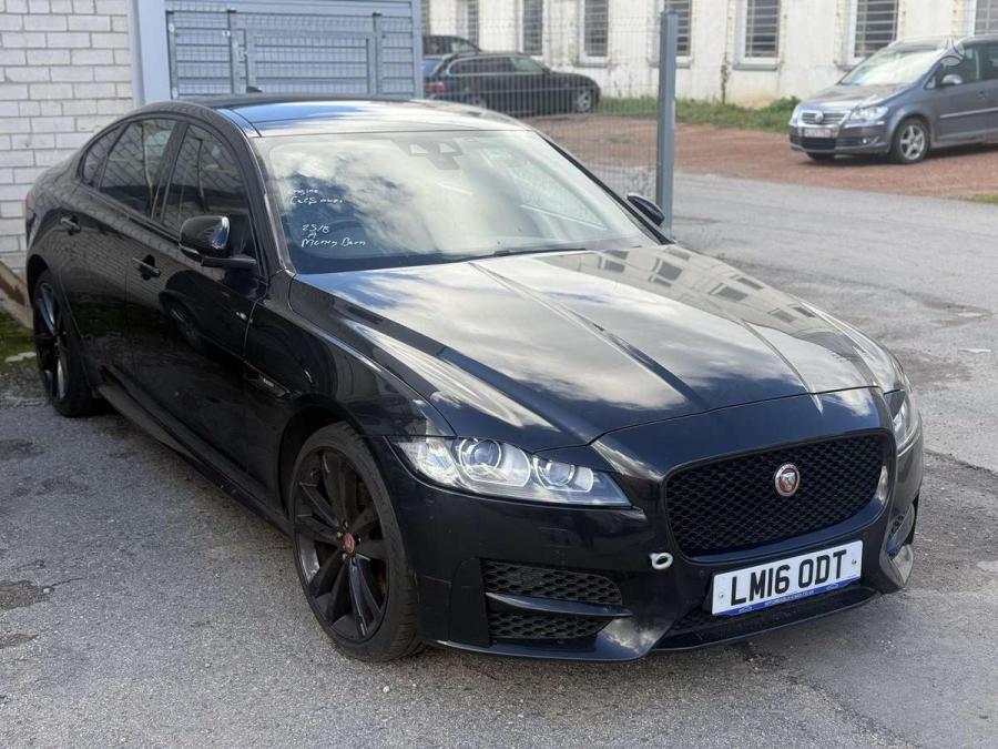 Black Jaguar XF 2016 in Panevezys, with an engine capacity of 0.00 L and mileage of 100 thousand km for 2500 €, photo 4 on AUTOMOTO.COM.LV