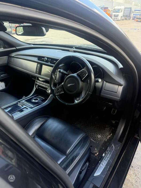 Melns Jaguar XF 2016 Panevēža, ar dzinēja tilpumu 0.00 L un nobraukumu 100 tūkst. km par 2500 €, foto 7 vietnē AUTOMOTO.COM.LV