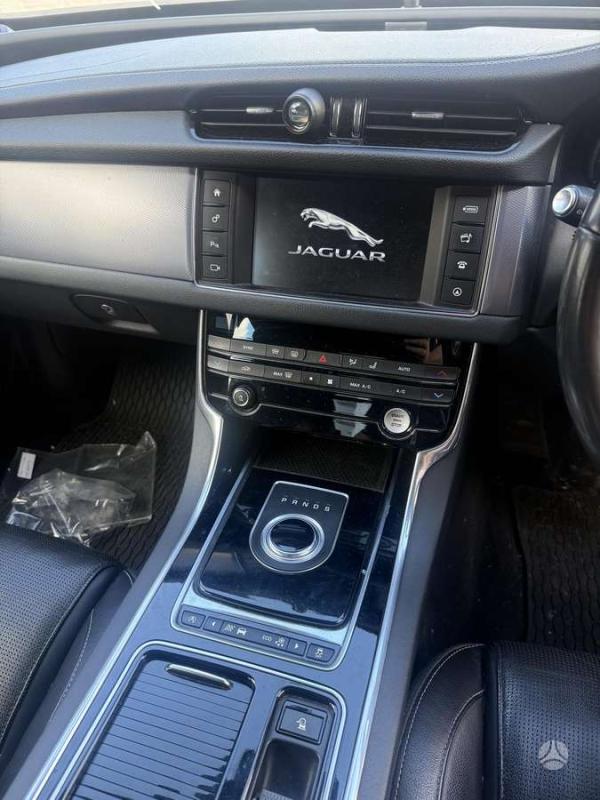 Melns Jaguar XF 2016 Panevēža, ar dzinēja tilpumu 0.00 L un nobraukumu 100 tūkst. km par 2500 €, foto 8 vietnē AUTOMOTO.COM.LV