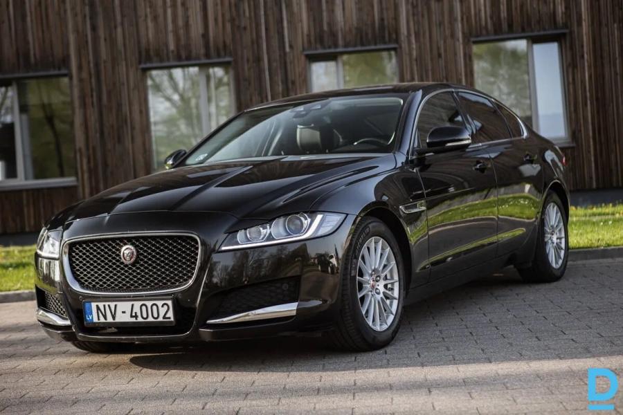 Black Jaguar XF 2017 in Riga, with an engine capacity of 2.00 L and mileage of 239 thousand km for 11900 €, photo 1 on AUTOMOTO.COM.LV