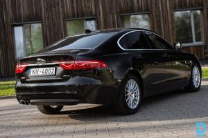 Black Jaguar XF 2017 in Riga, with an engine capacity of 2.00 L and mileage of 239 thousand km for 11900 €, photo 3 on AUTOMOTO.COM.LV