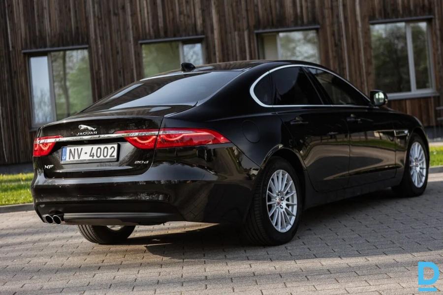 Black Jaguar XF 2017 in Riga, with an engine capacity of 2.00 L and mileage of 239 thousand km for 11900 €, photo 3 on AUTOMOTO.COM.LV