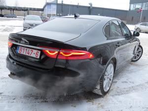 Black Jaguar XF 2017 in Riga, with an engine capacity of 2.00 L and mileage of 184 thousand km for 11490 €, photo 2 on AUTOMOTO.COM.LV