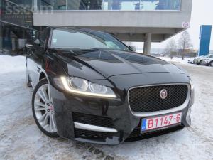 Black Jaguar XF 2017 in Riga, with an engine capacity of 2.00 L and mileage of 184 thousand km for 11490 €, photo 4 on AUTOMOTO.COM.LV