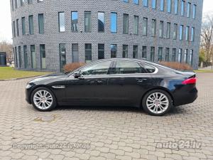 Black Jaguar XF 2017 in Tallinn, with an engine capacity of 2.00 L and mileage of 181 thousand km for 13500 €, photo 5 on AUTOMOTO.COM.LV
