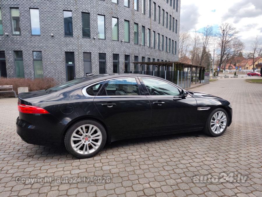 Black Jaguar XF 2017 in Tallinn, with an engine capacity of 2.00 L and mileage of 181 thousand km for 13500 €, photo 8 on AUTOMOTO.COM.LV