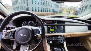Black Jaguar XF 2017 in Tallinn, with an engine capacity of 2.00 L and mileage of 181 thousand km for 13500 €, photo 11 on AUTOMOTO.COM.LV