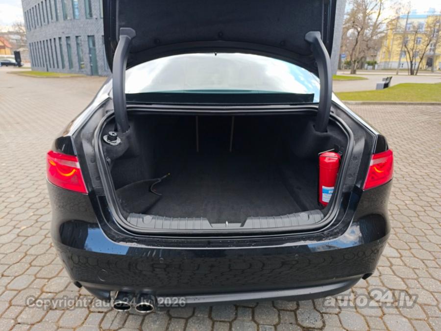 Black Jaguar XF 2017 in Tallinn, with an engine capacity of 2.00 L and mileage of 181 thousand km for 13500 €, photo 17 on AUTOMOTO.COM.LV