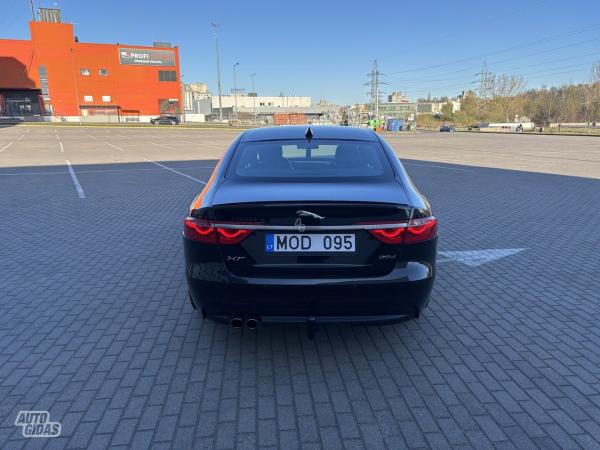Black Jaguar XF 2017 in Vilnius, with an engine capacity of 2.00 L and mileage of 263 thousand km for 10200 €, photo 4 on AUTOMOTO.COM.LV