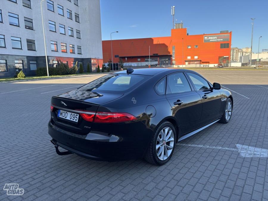 Black Jaguar XF 2017 in Vilnius, with an engine capacity of 2.00 L and mileage of 263 thousand km for 10200 €, photo 6 on AUTOMOTO.COM.LV