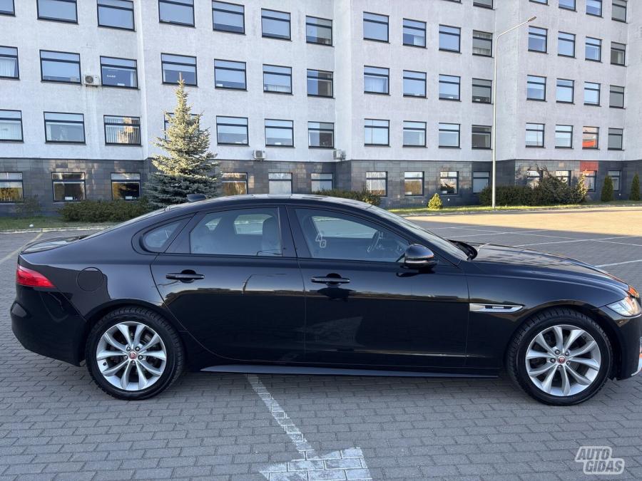 Black Jaguar XF 2017 in Vilnius, with an engine capacity of 2.00 L and mileage of 263 thousand km for 10200 €, photo 7 on AUTOMOTO.COM.LV