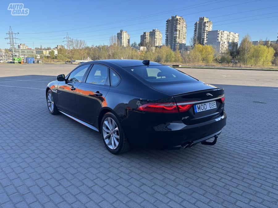 Black Jaguar XF 2017 in Vilnius, with an engine capacity of 2.00 L and mileage of 263 thousand km for 10200 €, photo 8 on AUTOMOTO.COM.LV