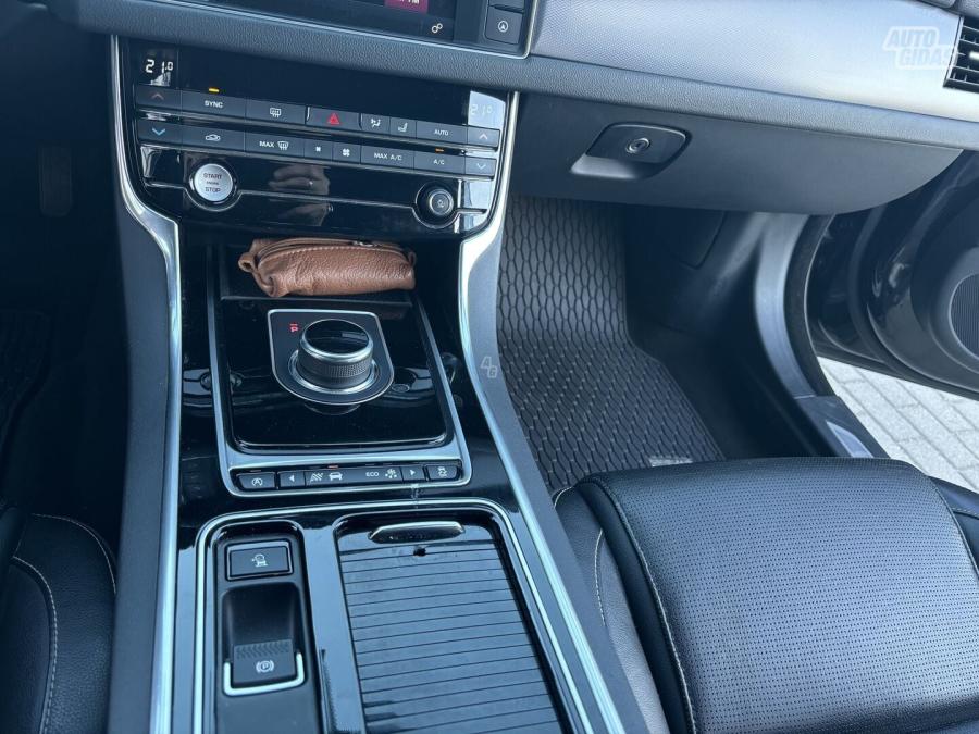 Melns Jaguar XF 2017 Viļņa, ar dzinēja tilpumu 2.00 L un nobraukumu 263 tūkst. km par 10000 €, foto 24 vietnē AUTOMOTO.COM.LV
