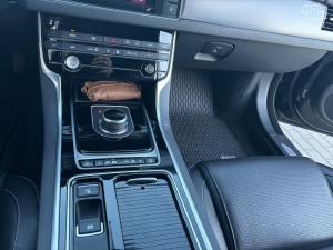 Black Jaguar XF 2017 in Vilnius, with an engine capacity of 2.00 L and mileage of 263 thousand km for 10200 €, photo 24 on AUTOMOTO.COM.LV