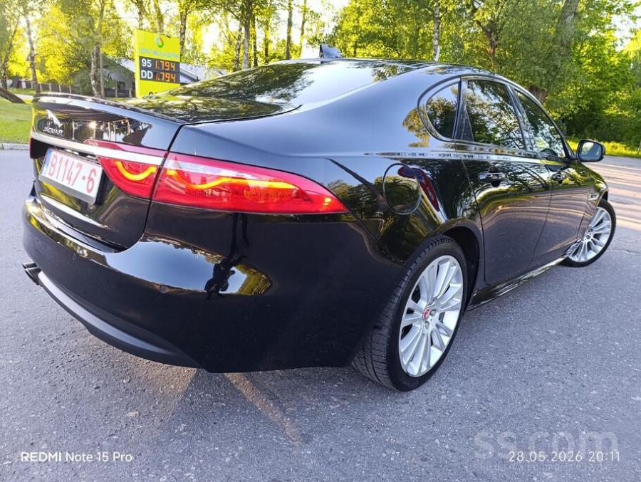 Black Jaguar XF 2017 in Riga, with an engine capacity of 2.00 L and mileage of 186 thousand km for 9990 €, photo 8 on AUTOMOTO.COM.LV