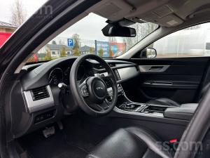 Black Jaguar XF 2017 in Jelgava, with an engine capacity of 2.00 L and mileage of 0 thousand km for 10990 €, photo 9 on AUTOMOTO.COM.LV