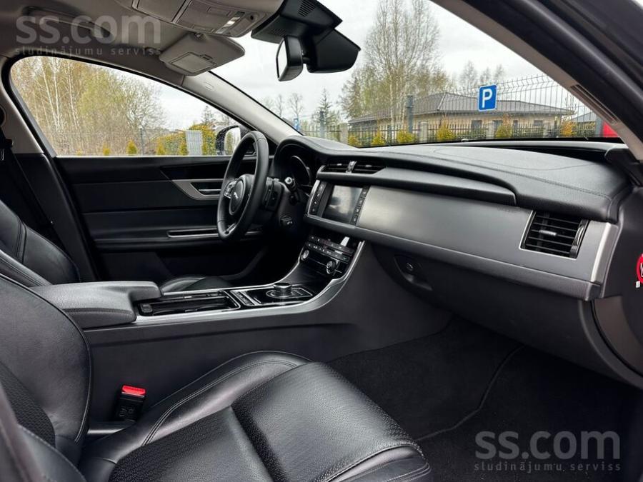 Black Jaguar XF 2017 in Jelgava, with an engine capacity of 2.00 L and mileage of 0 thousand km for 10990 €, photo 10 on AUTOMOTO.COM.LV