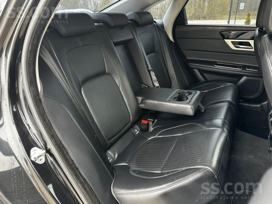 Black Jaguar XF 2017 in Jelgava, with an engine capacity of 2.00 L and mileage of 0 thousand km for 10990 €, photo 12 on AUTOMOTO.COM.LV