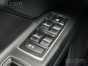 Black Jaguar XF 2017 in Jelgava, with an engine capacity of 2.00 L and mileage of 0 thousand km for 10990 €, photo 16 on AUTOMOTO.COM.LV