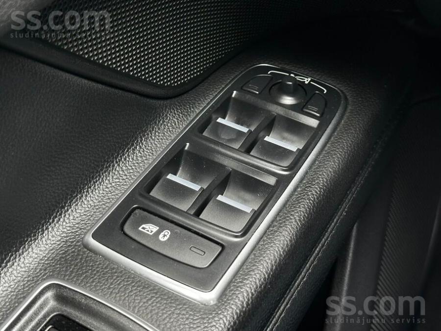 Black Jaguar XF 2017 in Jelgava, with an engine capacity of 2.00 L and mileage of 0 thousand km for 10990 €, photo 16 on AUTOMOTO.COM.LV
