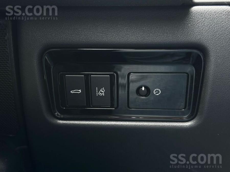 Black Jaguar XF 2017 in Jelgava, with an engine capacity of 2.00 L and mileage of 0 thousand km for 10990 €, photo 17 on AUTOMOTO.COM.LV