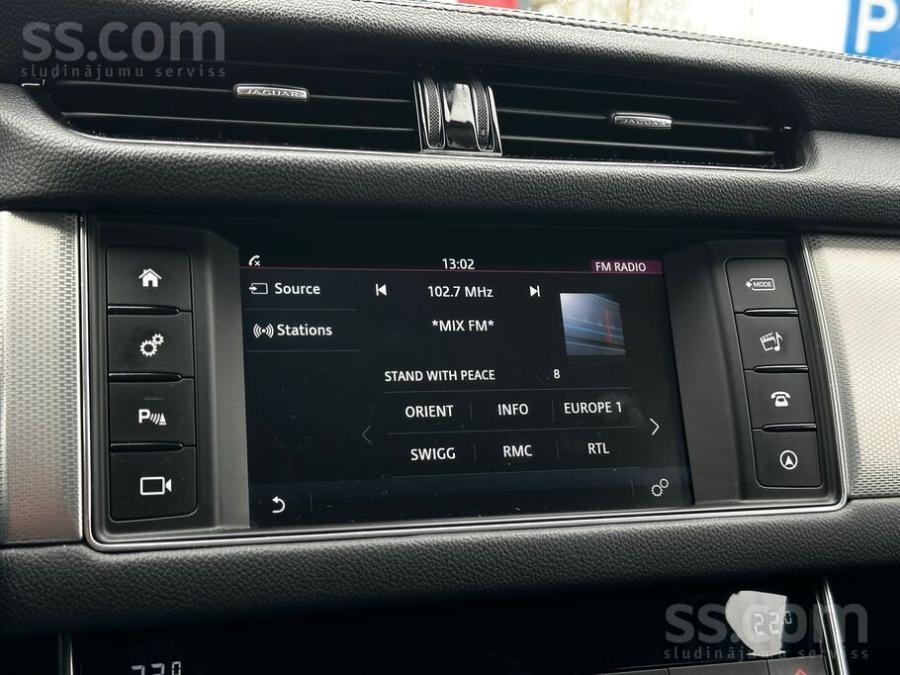 Black Jaguar XF 2017 in Jelgava, with an engine capacity of 2.00 L and mileage of 0 thousand km for 10990 €, photo 19 on AUTOMOTO.COM.LV