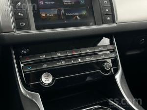 Black Jaguar XF 2017 in Jelgava, with an engine capacity of 2.00 L and mileage of 0 thousand km for 10990 €, photo 24 on AUTOMOTO.COM.LV