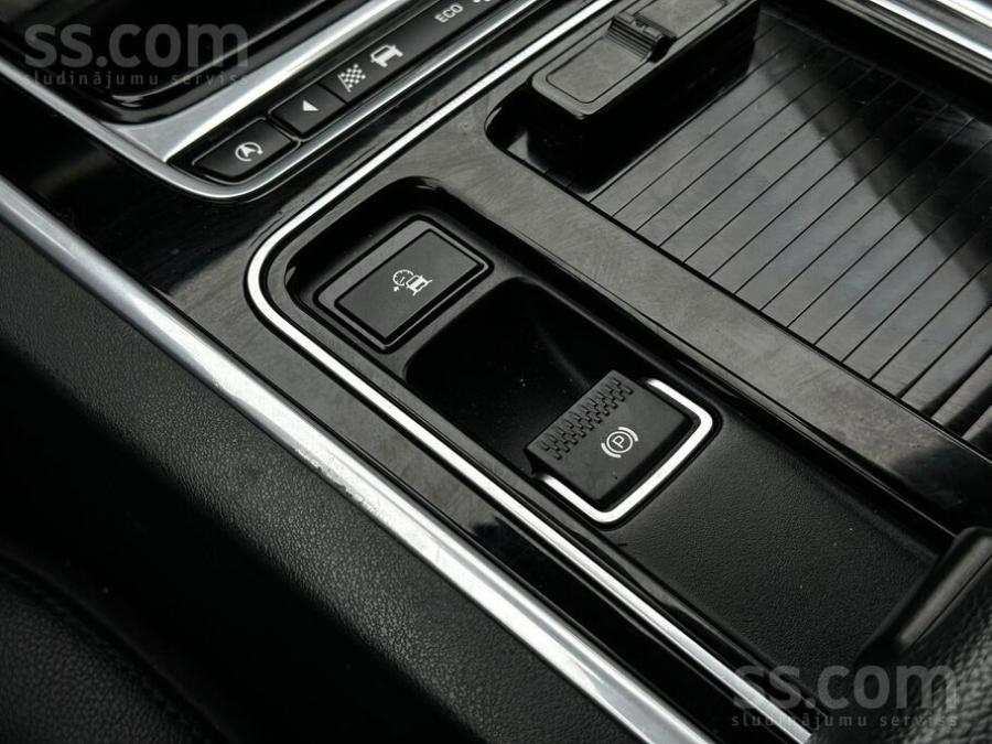 Black Jaguar XF 2017 in Jelgava, with an engine capacity of 2.00 L and mileage of 0 thousand km for 10990 €, photo 27 on AUTOMOTO.COM.LV