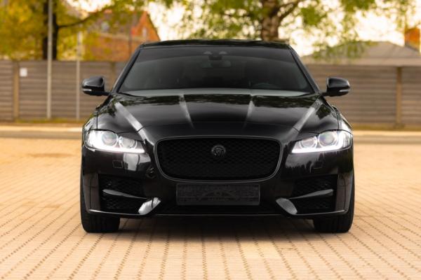 Black Jaguar XF 2017 in Riga, with an engine capacity of 2.00 L and mileage of 123 thousand km for 15990 €, photo 1 on AUTOMOTO.COM.LV