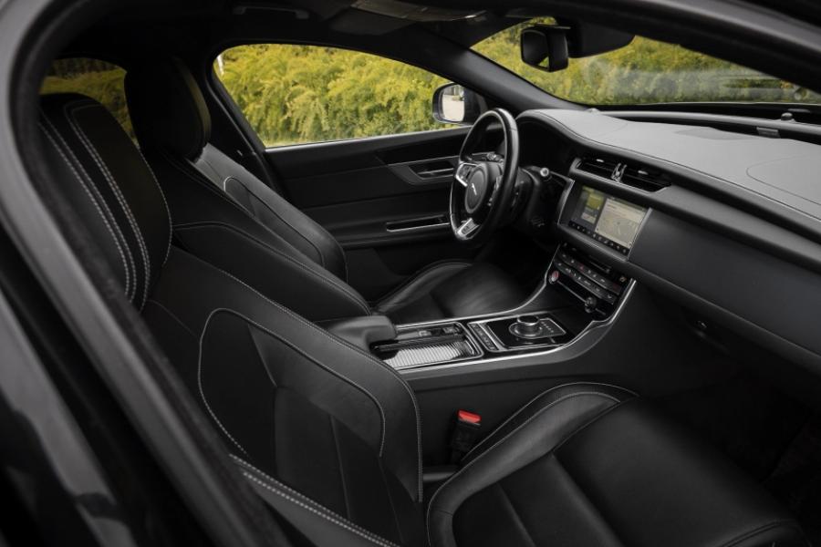 Melns Jaguar XF 2017 Rīga, ar dzinēja tilpumu 2.00 L un nobraukumu 123 tūkst. km par 15990 €, foto 13 vietnē AUTOMOTO.COM.LV
