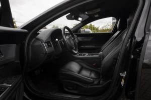 Melns Jaguar XF 2017 Rīga, ar dzinēja tilpumu 2.00 L un nobraukumu 123 tūkst. km par 15990 €, foto 18 vietnē AUTOMOTO.COM.LV