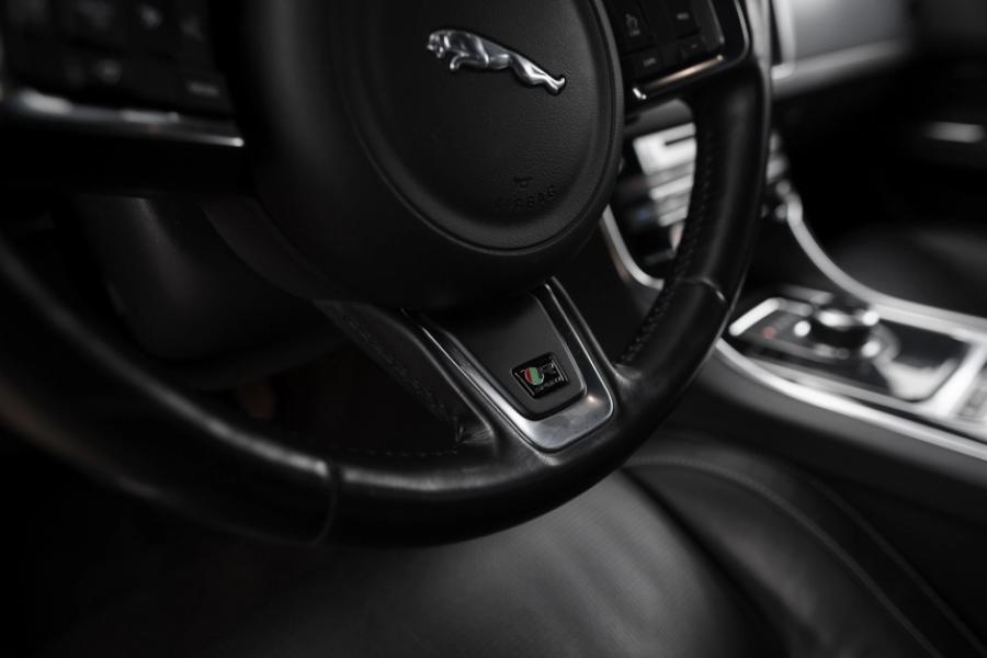 Melns Jaguar XF 2017 Rīga, ar dzinēja tilpumu 2.00 L un nobraukumu 123 tūkst. km par 15990 €, foto 20 vietnē AUTOMOTO.COM.LV