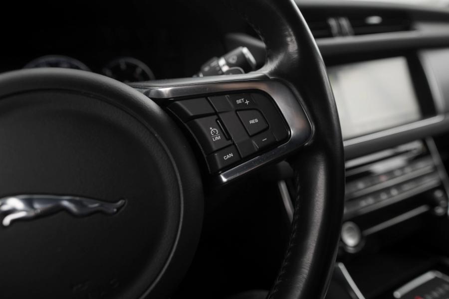 Melns Jaguar XF 2017 Rīga, ar dzinēja tilpumu 2.00 L un nobraukumu 123 tūkst. km par 15990 €, foto 25 vietnē AUTOMOTO.COM.LV