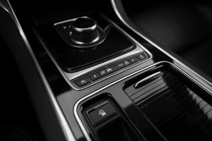 Melns Jaguar XF 2017 Rīga, ar dzinēja tilpumu 2.00 L un nobraukumu 123 tūkst. km par 15990 €, foto 26 vietnē AUTOMOTO.COM.LV