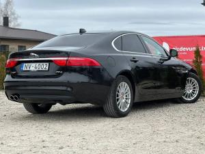 Black Jaguar XF 2017 in Jelgava, with an engine capacity of 2.00 L and mileage of 233 thousand km for 10990 €, photo 5 on AUTOMOTO.COM.LV