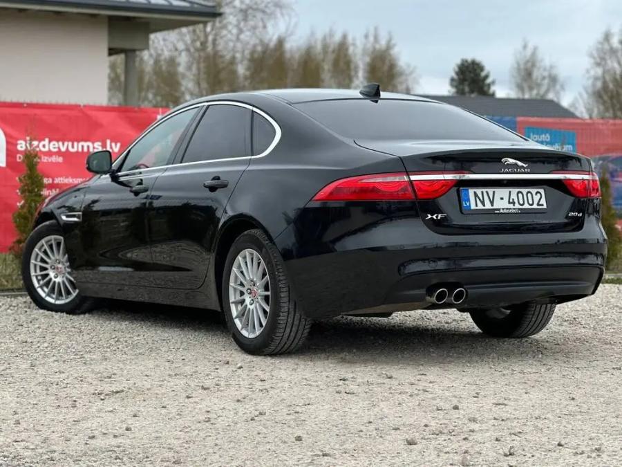 Black Jaguar XF 2017 in Jelgava, with an engine capacity of 2.00 L and mileage of 233 thousand km for 10990 €, photo 7 on AUTOMOTO.COM.LV