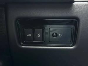 Black Jaguar XF 2017 in Jelgava, with an engine capacity of 2.00 L and mileage of 233 thousand km for 10990 €, photo 17 on AUTOMOTO.COM.LV