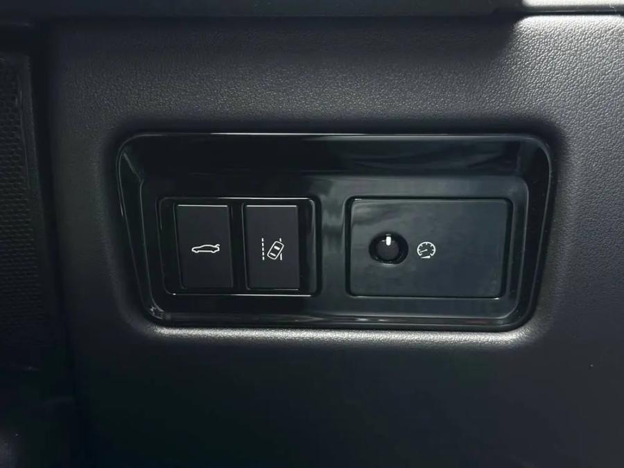 Black Jaguar XF 2017 in Jelgava, with an engine capacity of 2.00 L and mileage of 233 thousand km for 10990 €, photo 17 on AUTOMOTO.COM.LV